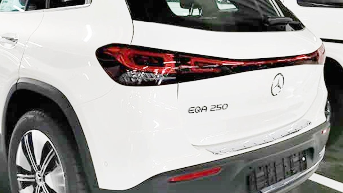 제네시스랑 벤츠가 맞장 뜨는 날이 왔습니다. GV60 vs EQA 나란히 놓고 비교해보니 놀라운 결과 - 트래피카