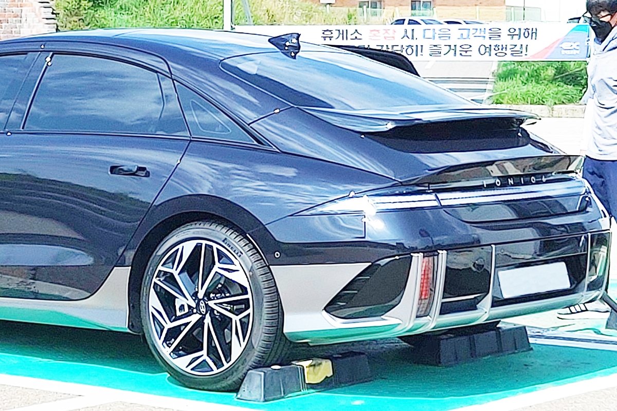 쏘나타 살 바엔 이거 사겠는데? 아이오닉 6 가격 유출되자마자 전국 아빠들 난리났다 - 트래피카