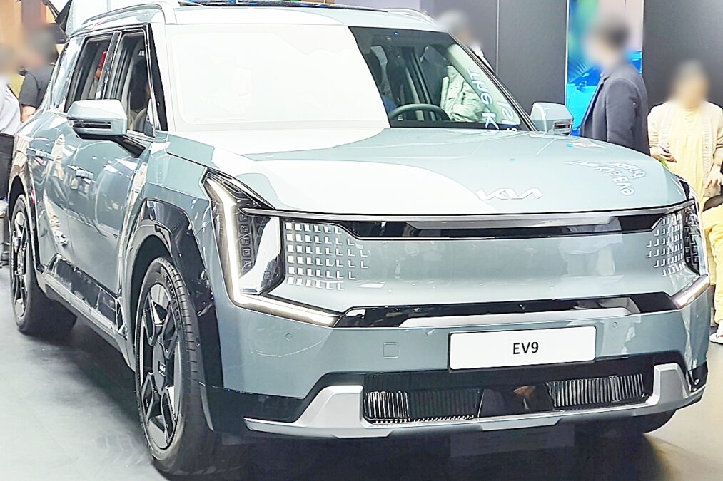 풀옵션이 1억..? 옵션 값만 아반떼 한 대인 '기아 EV9', 가격 싹 다 공개됐다