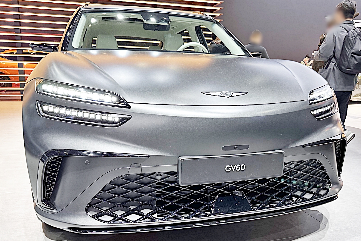 신차인데 '1천만 원 할인'.. 제네시스 GV60, 대박 소식 터졌습니다 - 트래피카