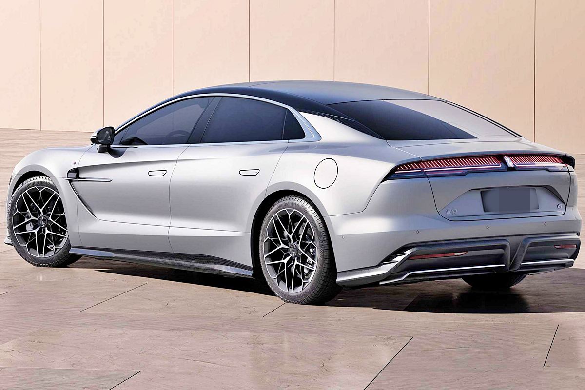 “1,300마력에 주행거리 720km”.. 드디어 판매 시작한 전기차 정체 | 트래피카